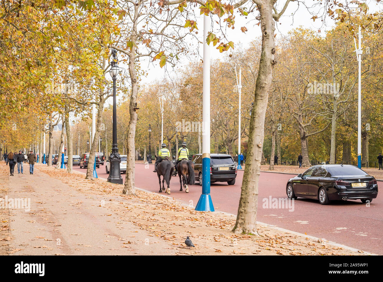 Police rear view london hi-res stock photography and images - Alamy