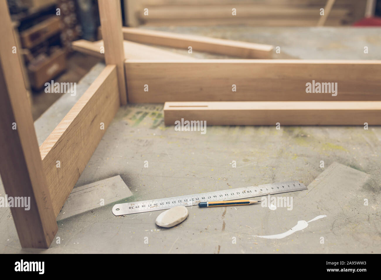 Process of making wood table hi-res stock photography and images - Alamy