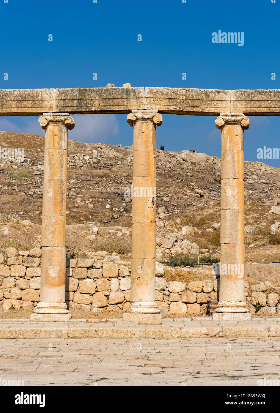 Ionic columns hi-res stock photography and images - Alamy
