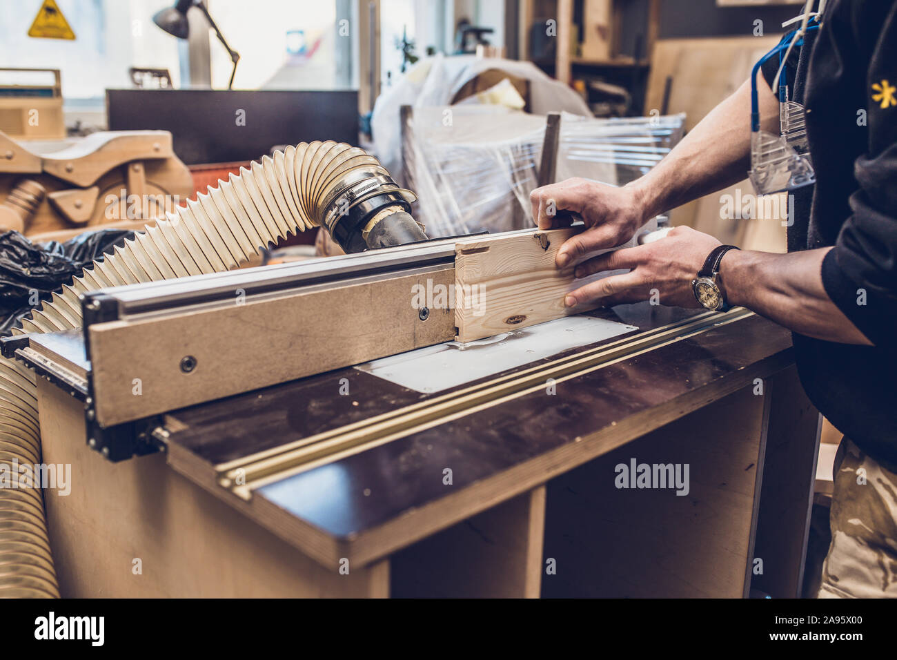 Woodworker making table hi-res stock photography and images - Alamy