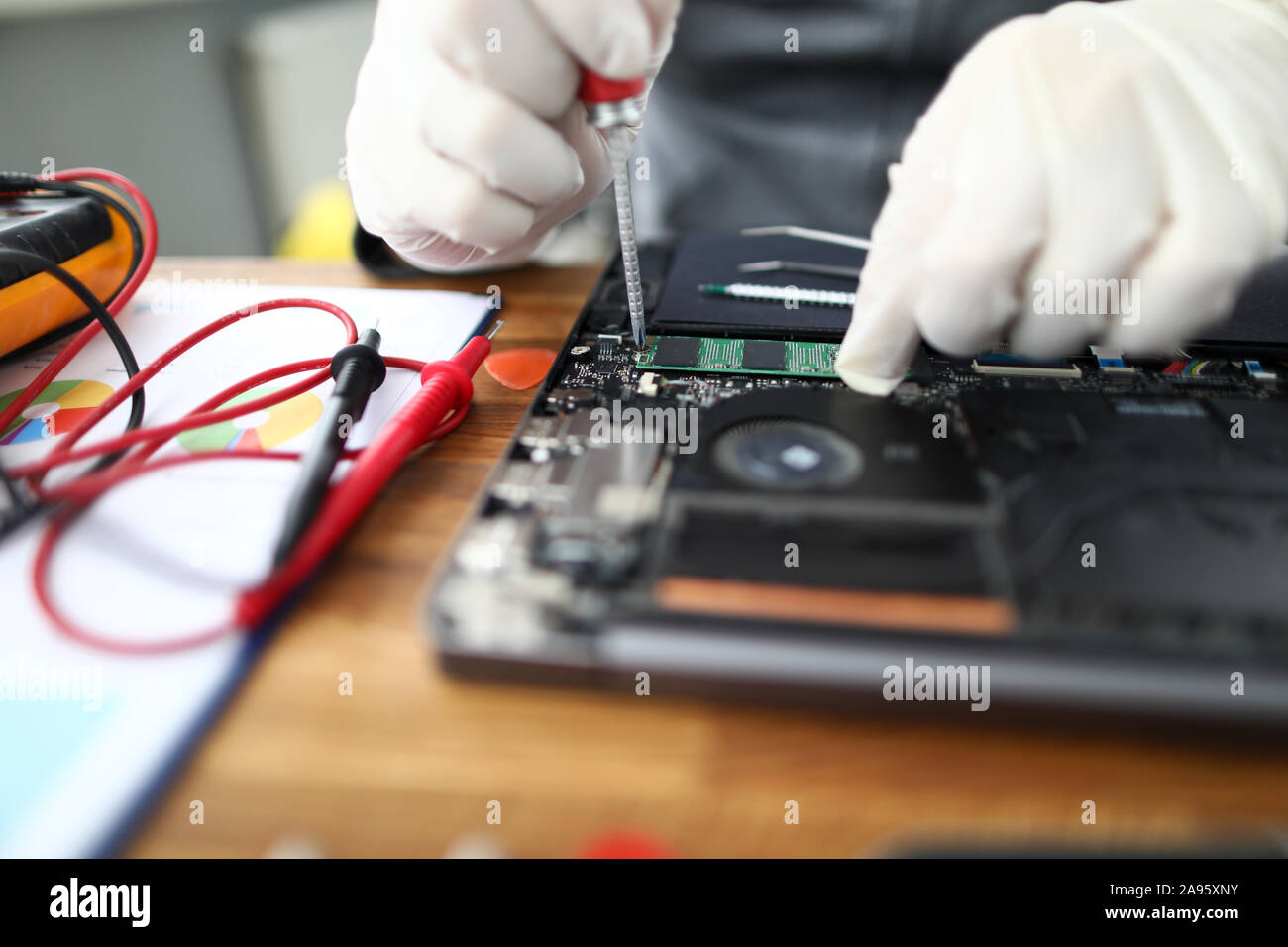 Fixing computer repair center hi-res stock photography and images - Alamy