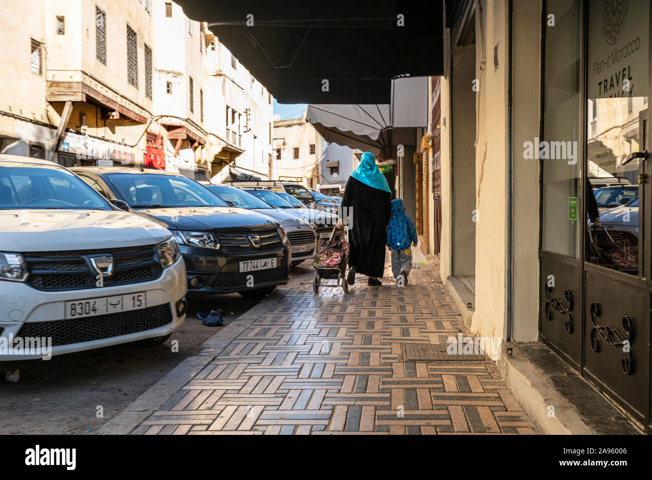 Muslim woman and her child hi-res stock photography and images - Alamy