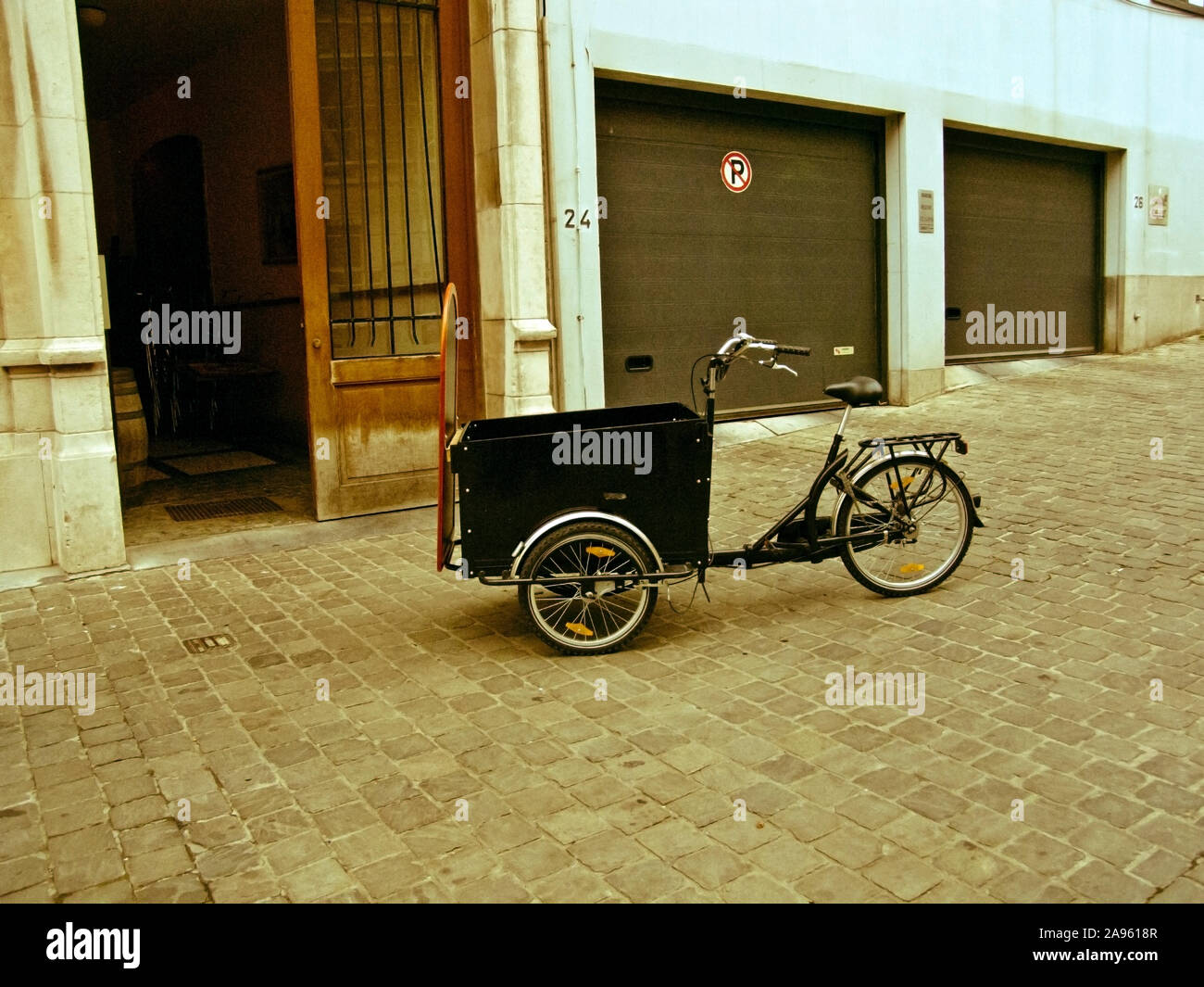 Vintage tricycle hi-res stock photography and images - Alamy