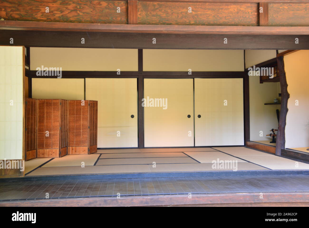 Look into an open Japanese house Stock Photo - Alamy
