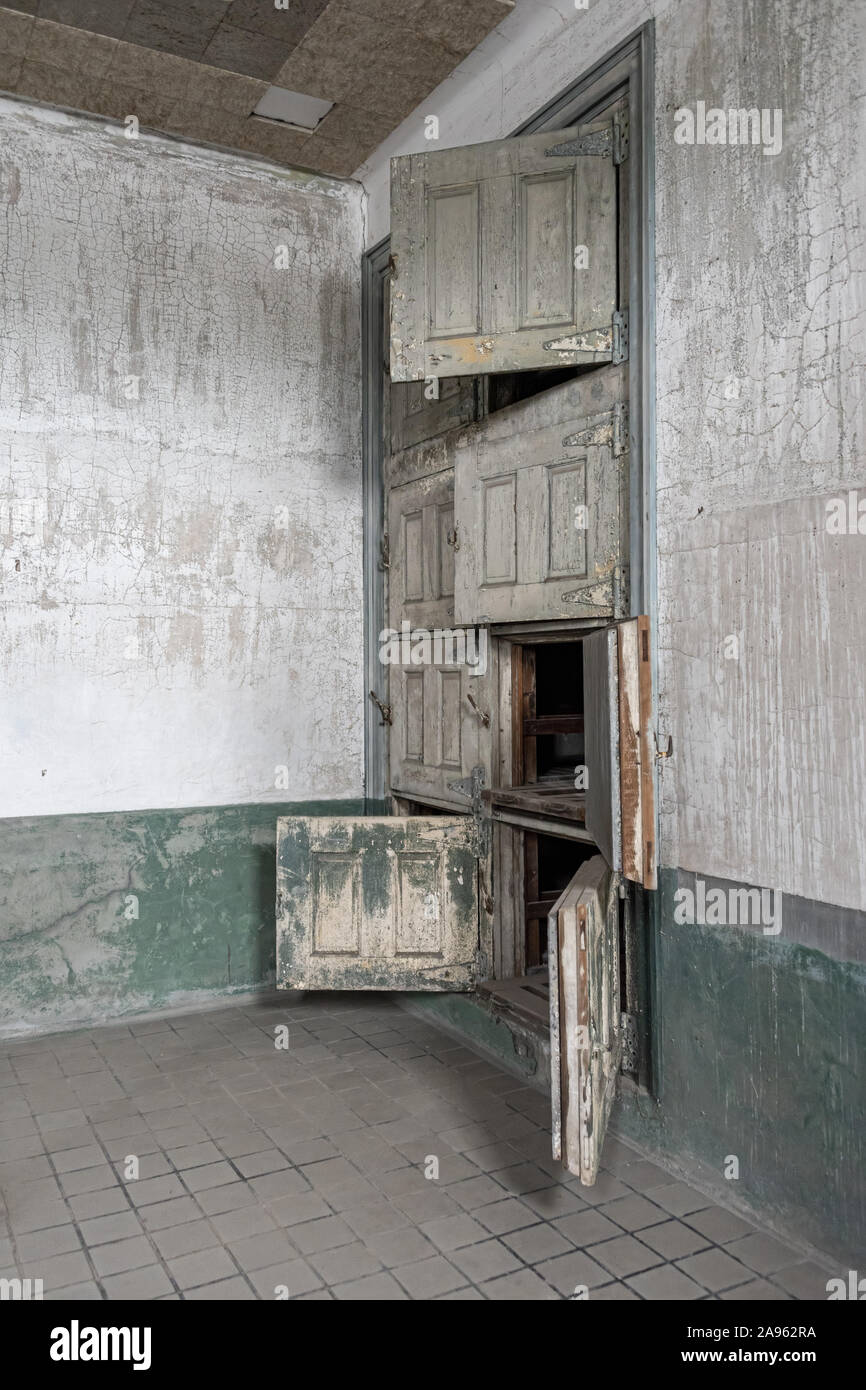 New york city morgue hi-res stock photography and images - Alamy