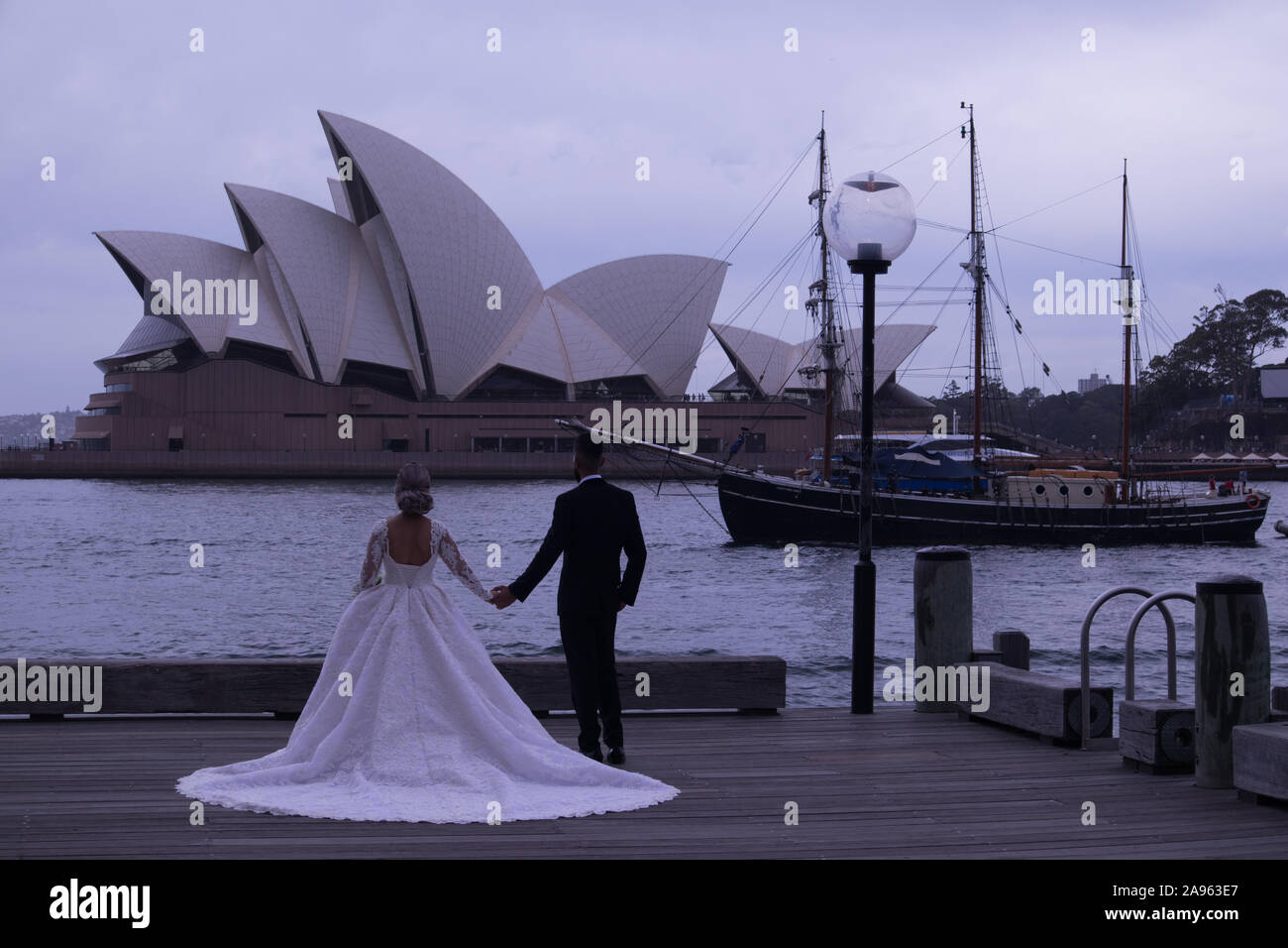 Sydney opera house dress hi-res stock photography and images - Alamy