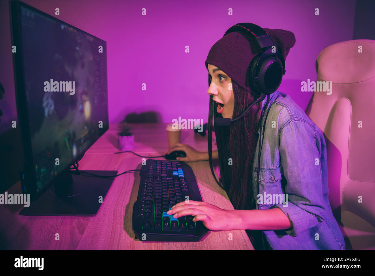 Multiplayer activity hi-res stock photography and images - Alamy