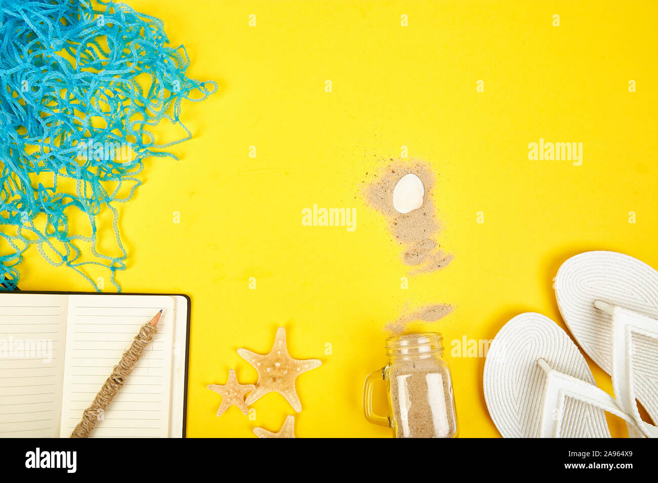 Above view travel checklist hi-res stock photography and images - Alamy