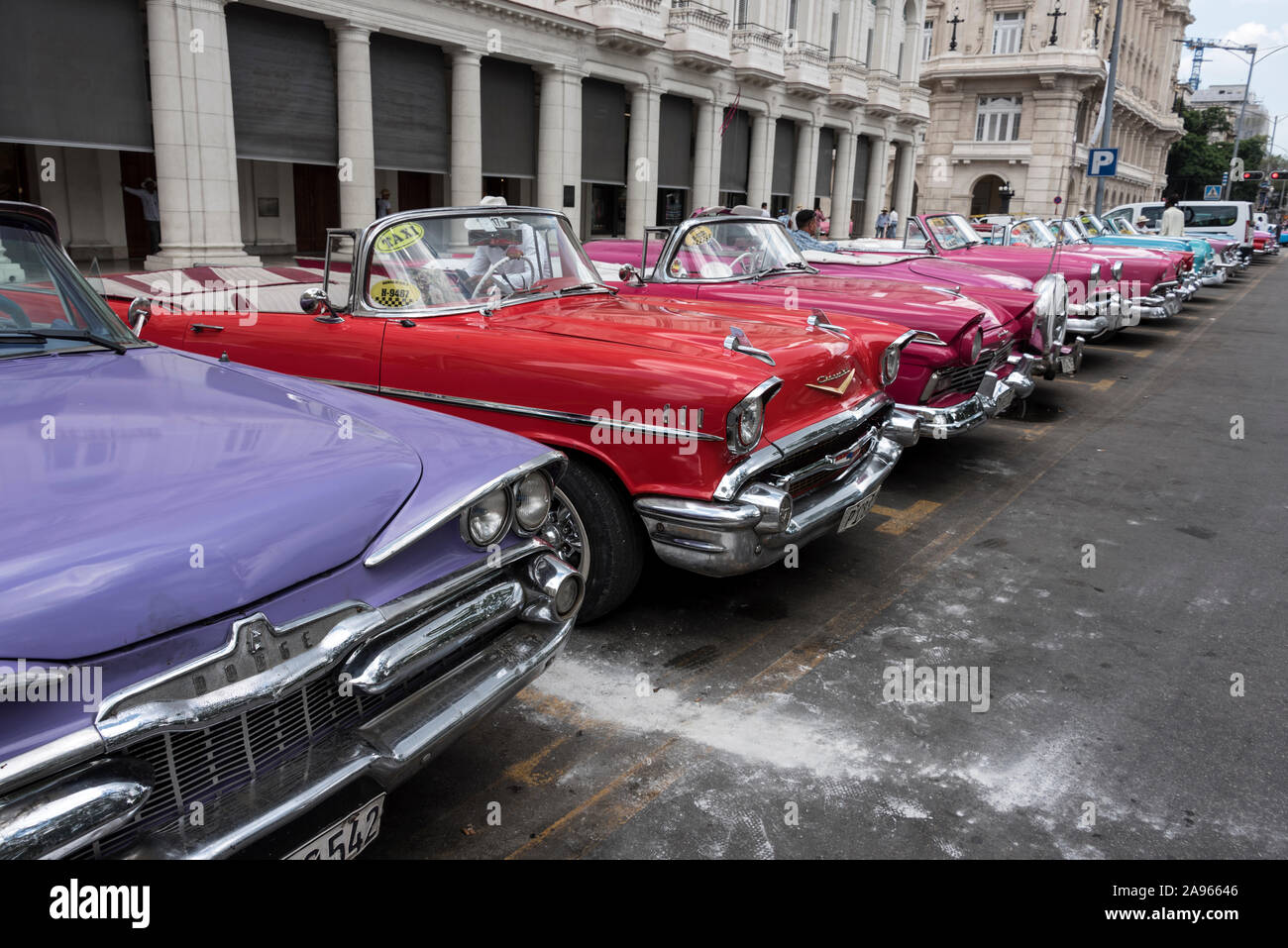 American car taxi hi-res stock photography and images - Alamy