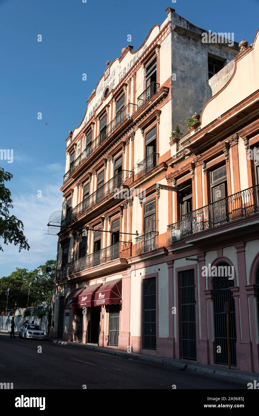 Partagas cigar factory havana hi-res stock photography and images - Alamy