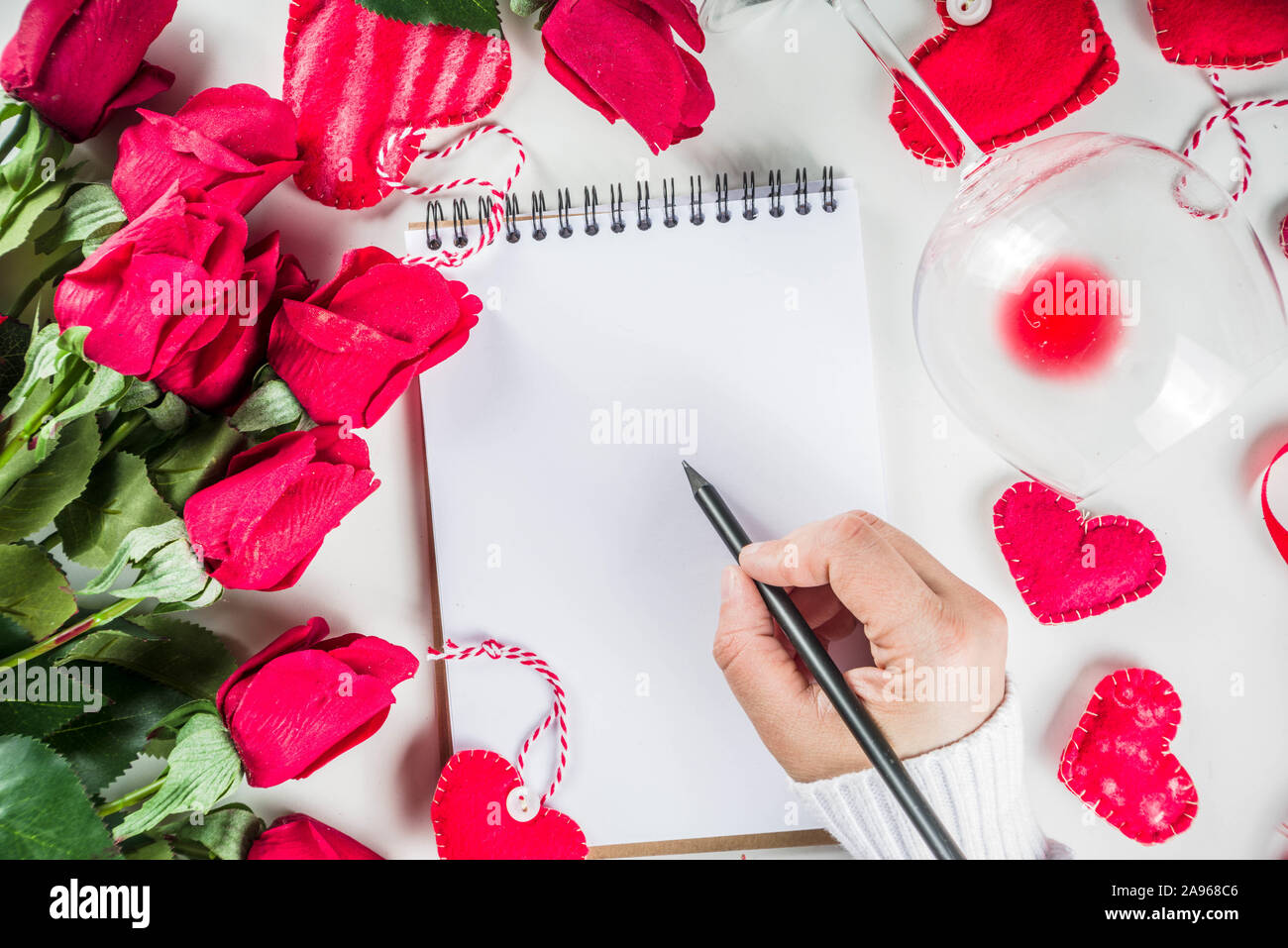 Valentines Day Background with notepad. Love letter Valentines concept ...