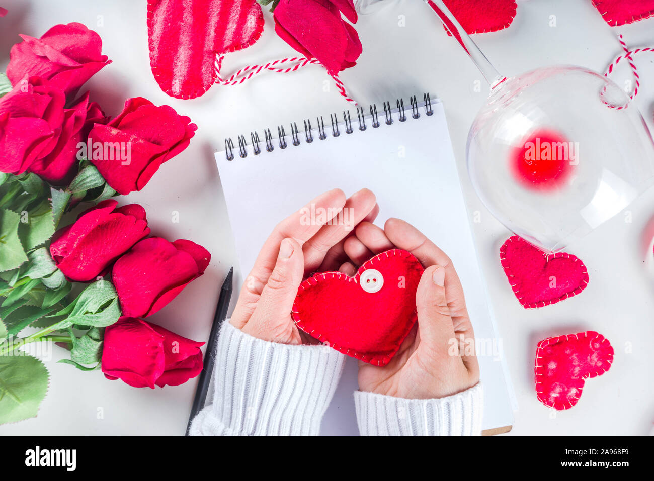 Valentines Day Background with notepad. Love letter Valentines concept ...