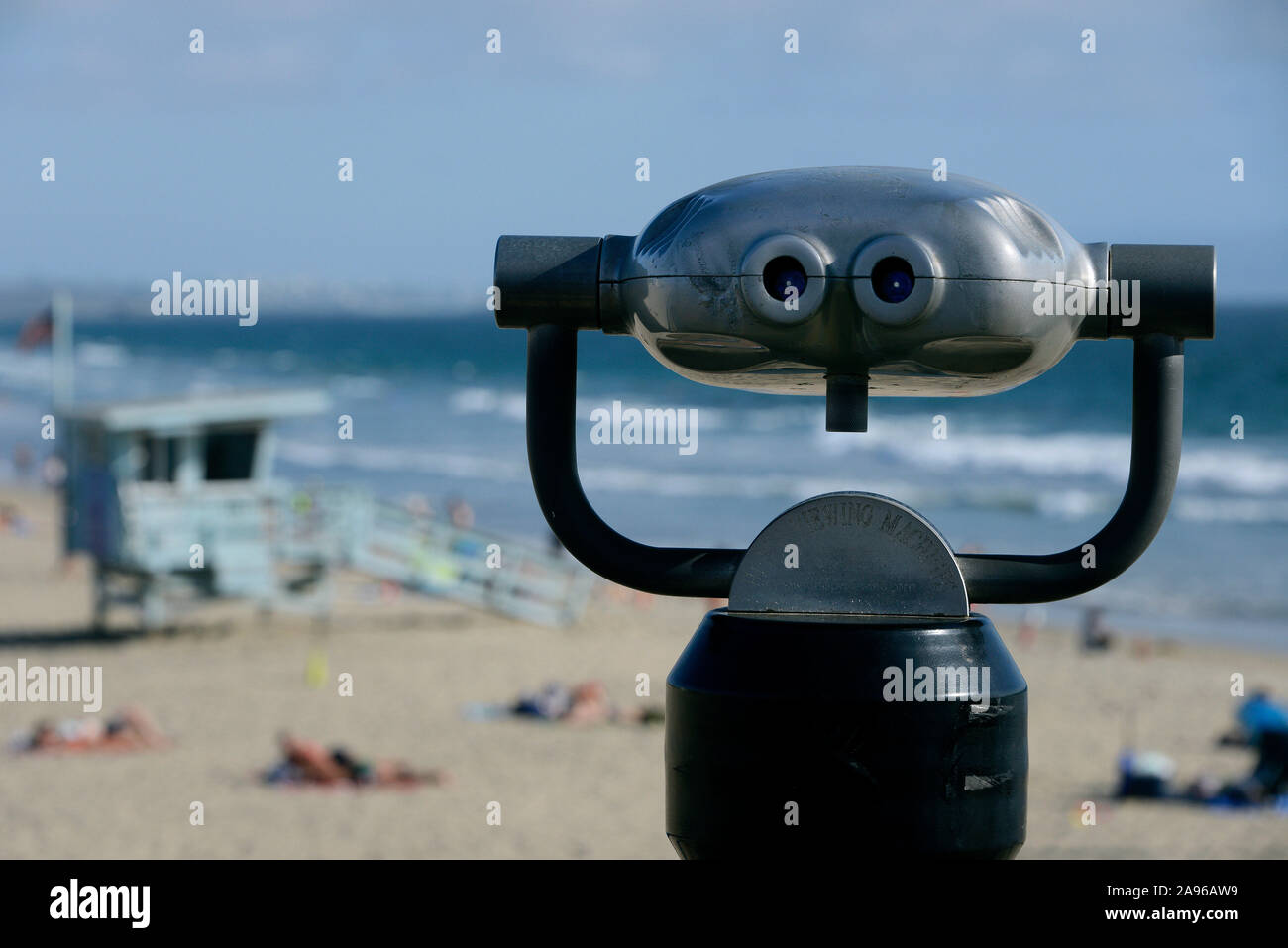 Viewing machine on the Santa Monica Pier facing the beach with ...