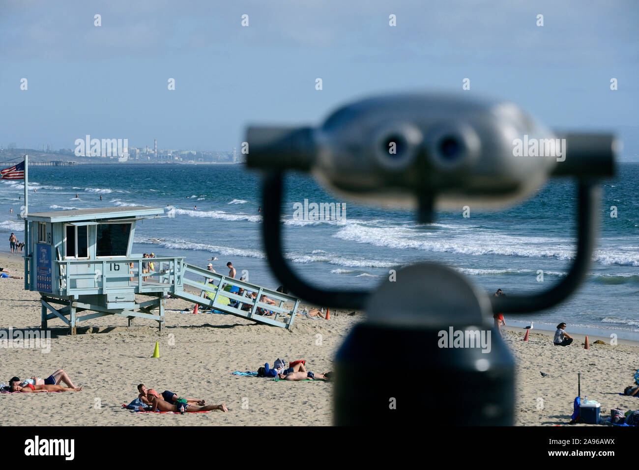 Binocular machine hi-res stock photography and images - Alamy