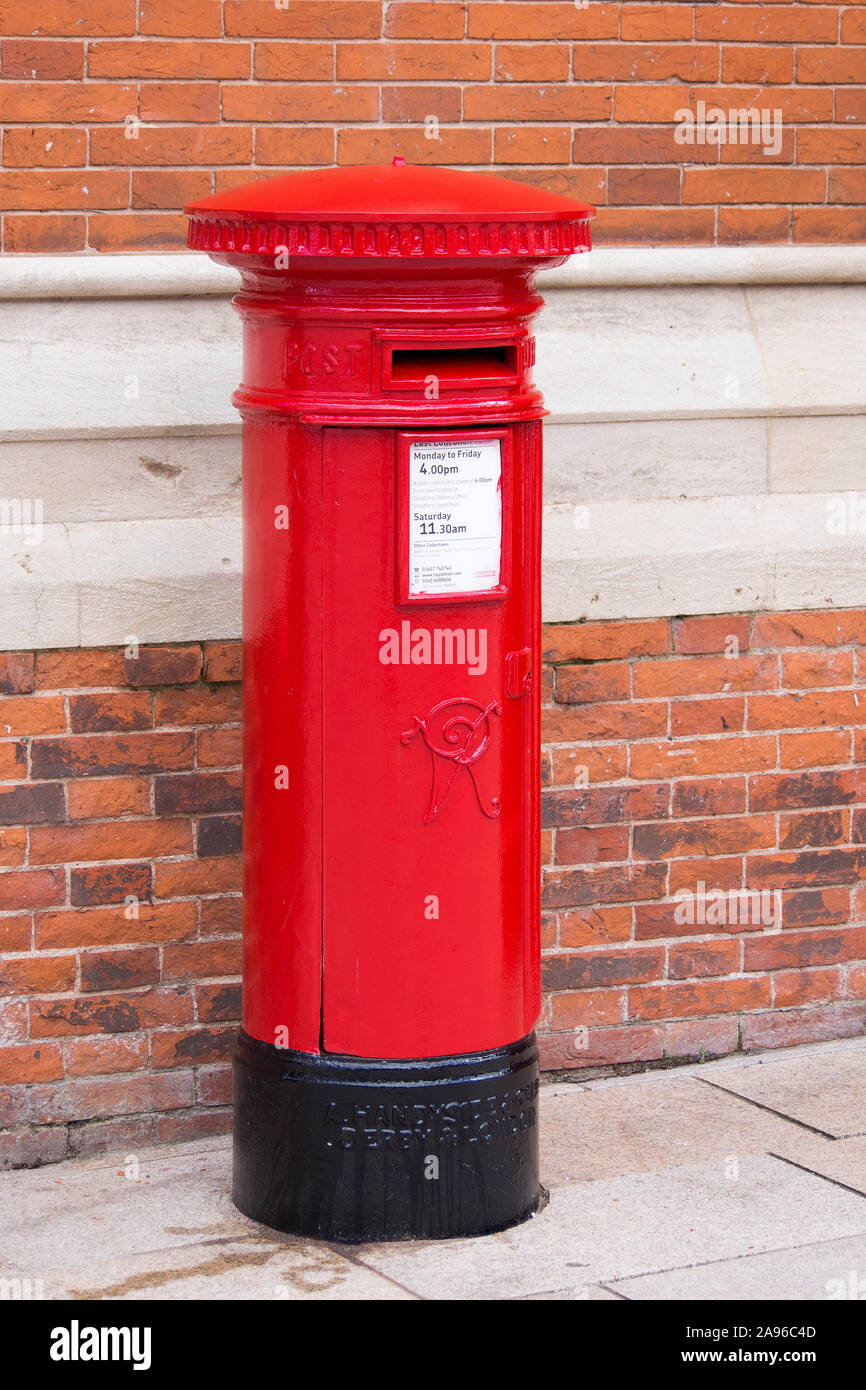 A traditional British red pillar post box in Stratford upon avon Stock ...