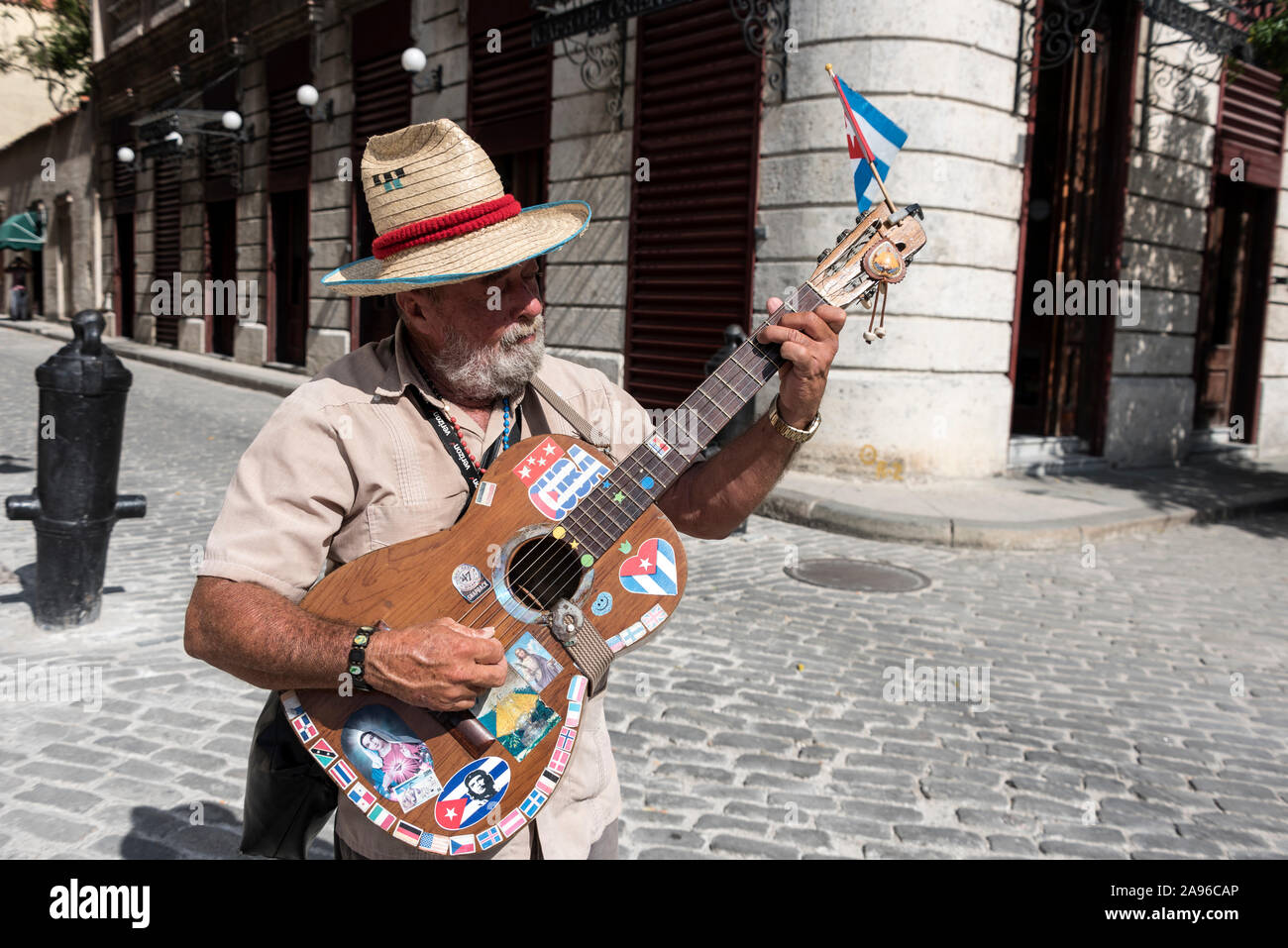 Cuba, musician, havana, street hi-res stock photography and images - Alamy