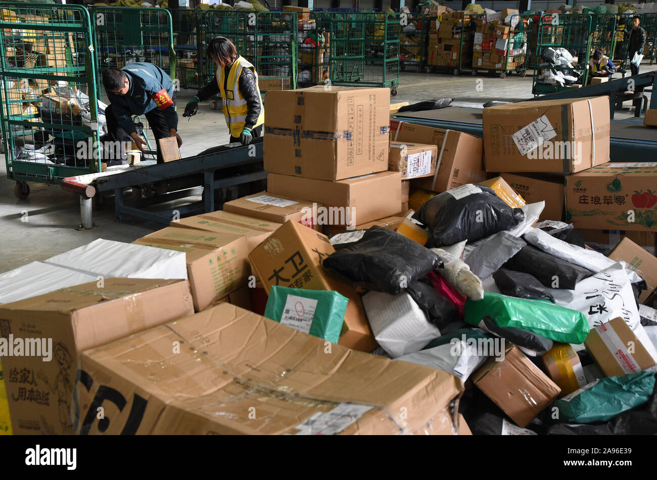 Parcel sorting china hi-res stock photography and images - Alamy