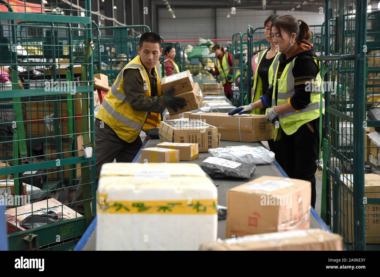 Parcel sorting china hi-res stock photography and images - Alamy
