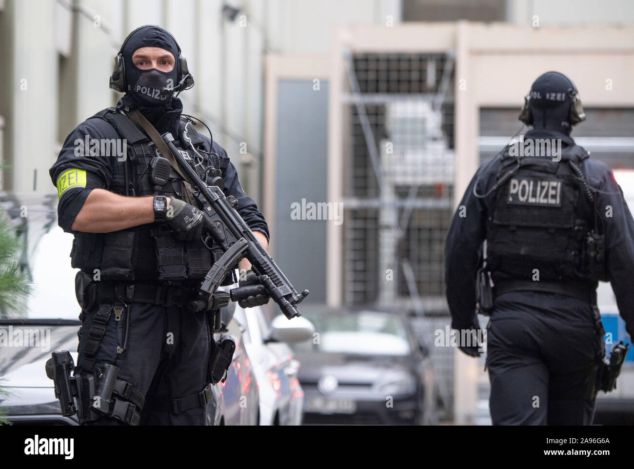 Frankfurt, Germany. 13th Nov 2019. Masked officers of a special police ...