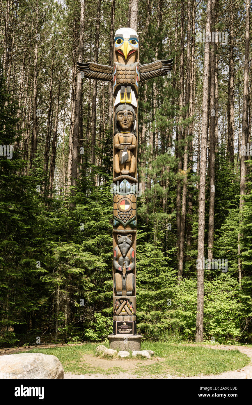 Canada gate entrance green park hi-res stock photography and images - Alamy