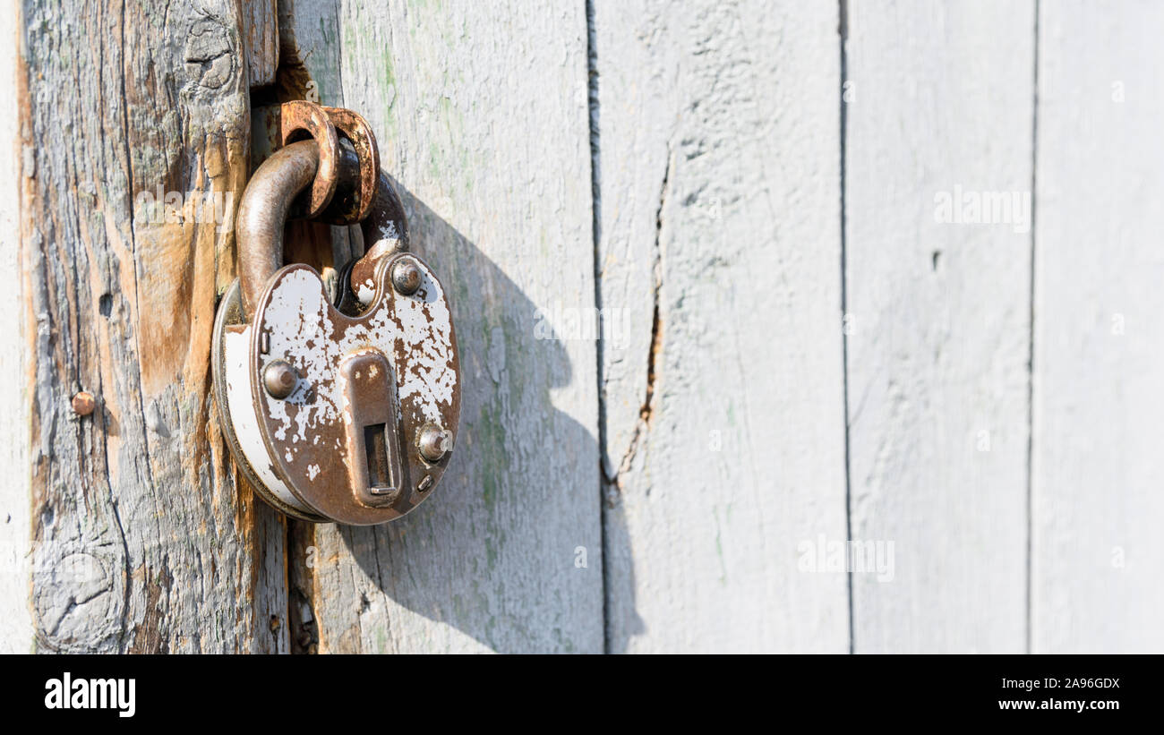Old door and lock hi-res stock photography and images - Alamy