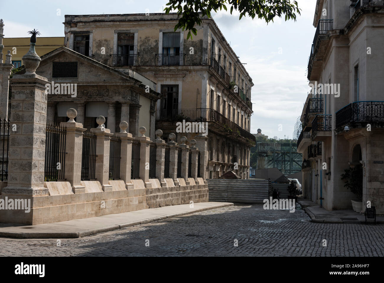 Street facing architecture hi-res stock photography and images - Alamy