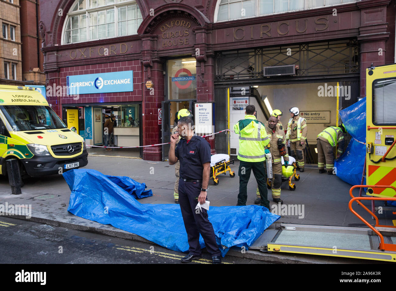 British transport police during an incident at victoria station hi-res ...