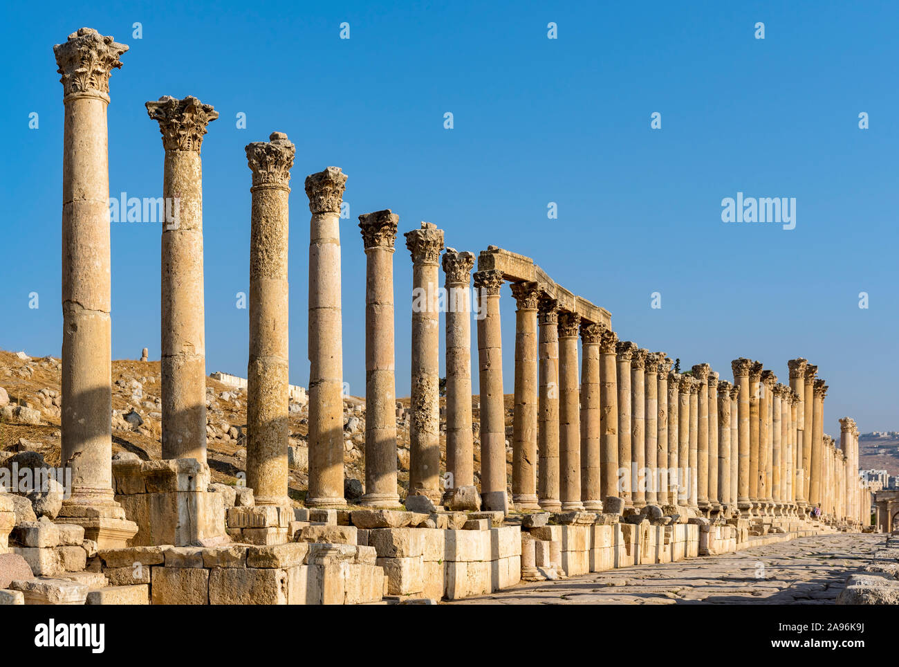 Columns of Cardo Maximus street, Jerash, Jordan Stock Photo - Alamy