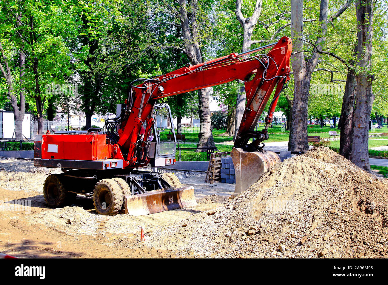 Red excavator hi-res stock photography and images - Alamy