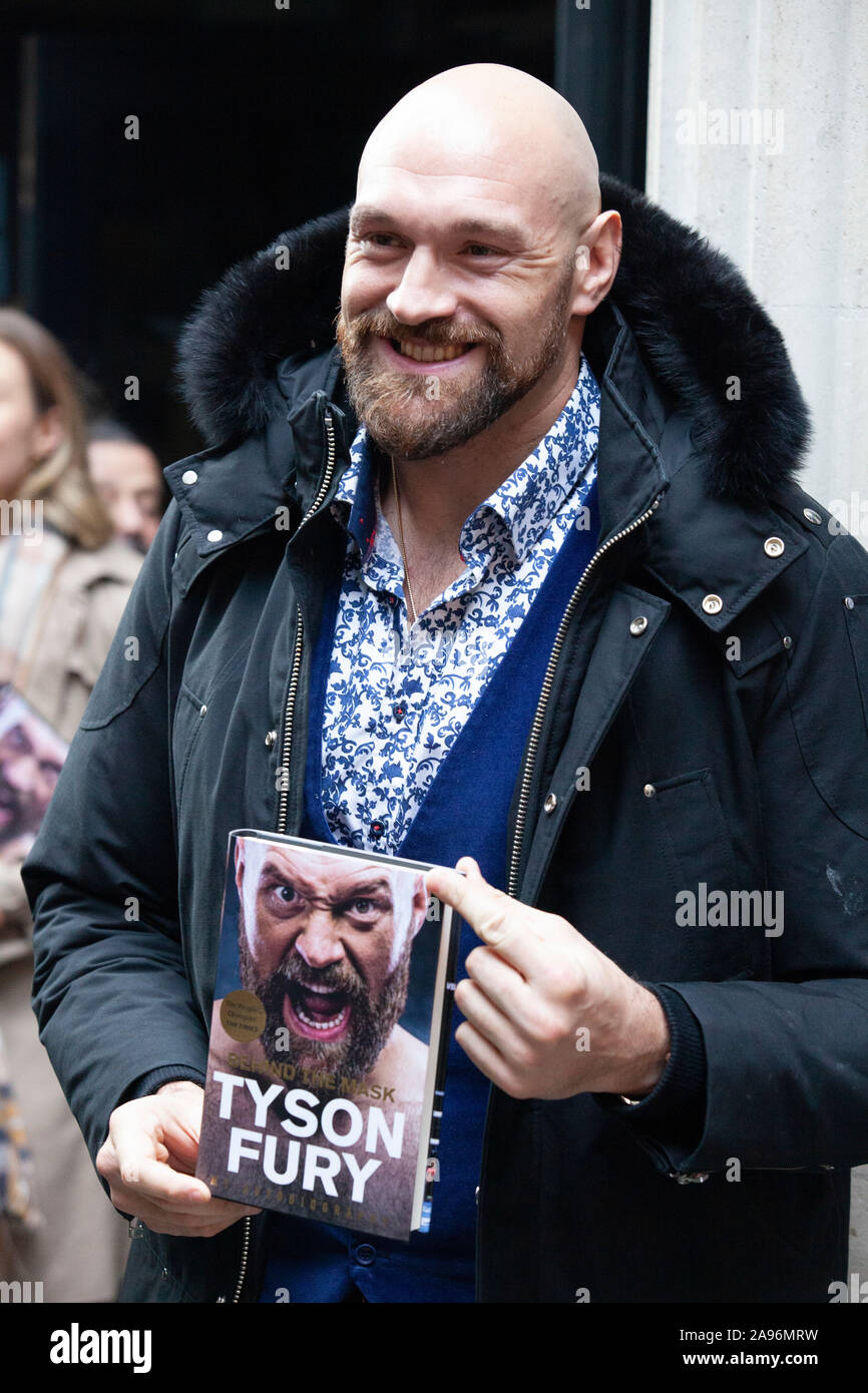 Boxer Tyson Fury delighted hundreds of fans by posing for photos and ...