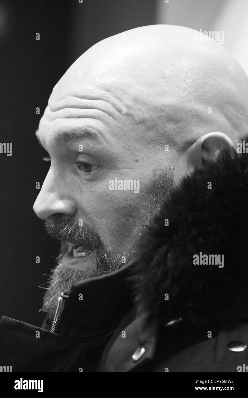 Boxer Tyson Fury delighted hundreds of fans by posing for photos and ...