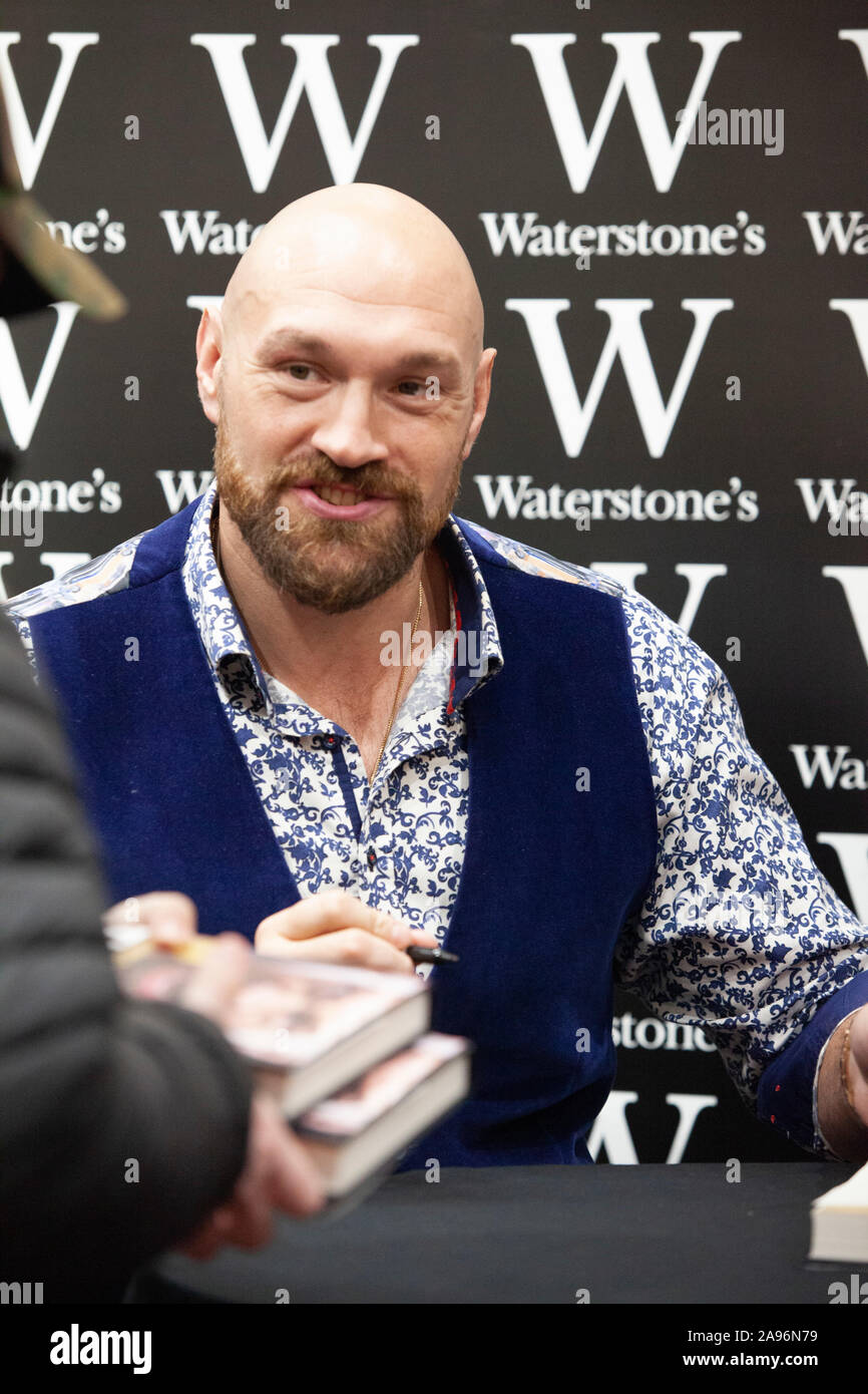 Boxer Tyson Fury delighted hundreds of fans by posing for photos and ...