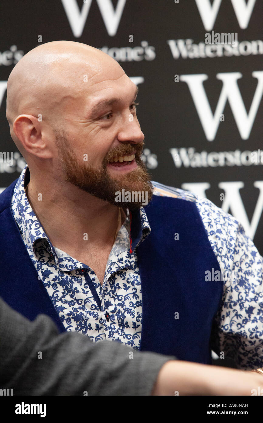 Boxer Tyson Fury delighted hundreds of fans by posing for photos and ...