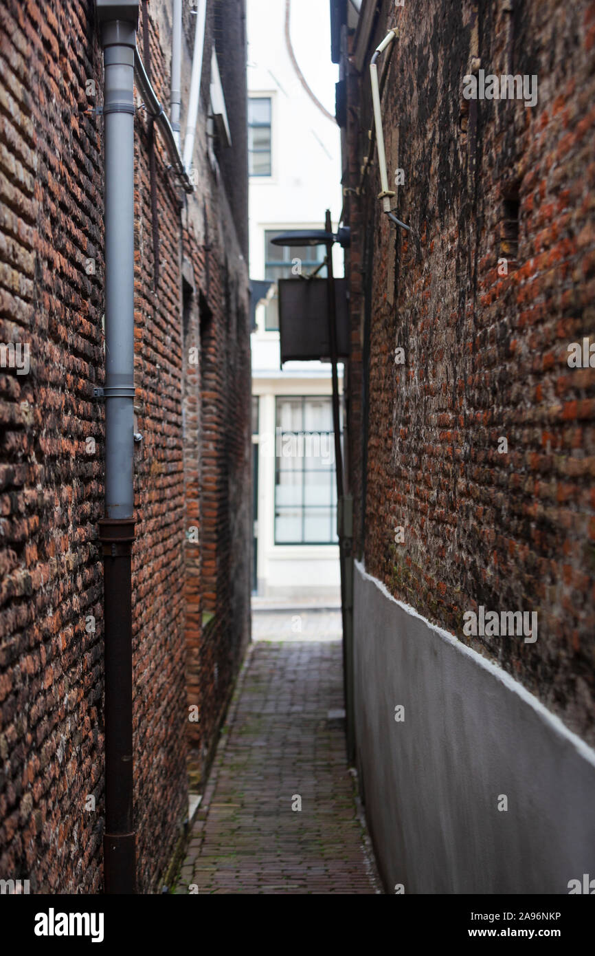 Vintage alley hi-res stock photography and images - Alamy