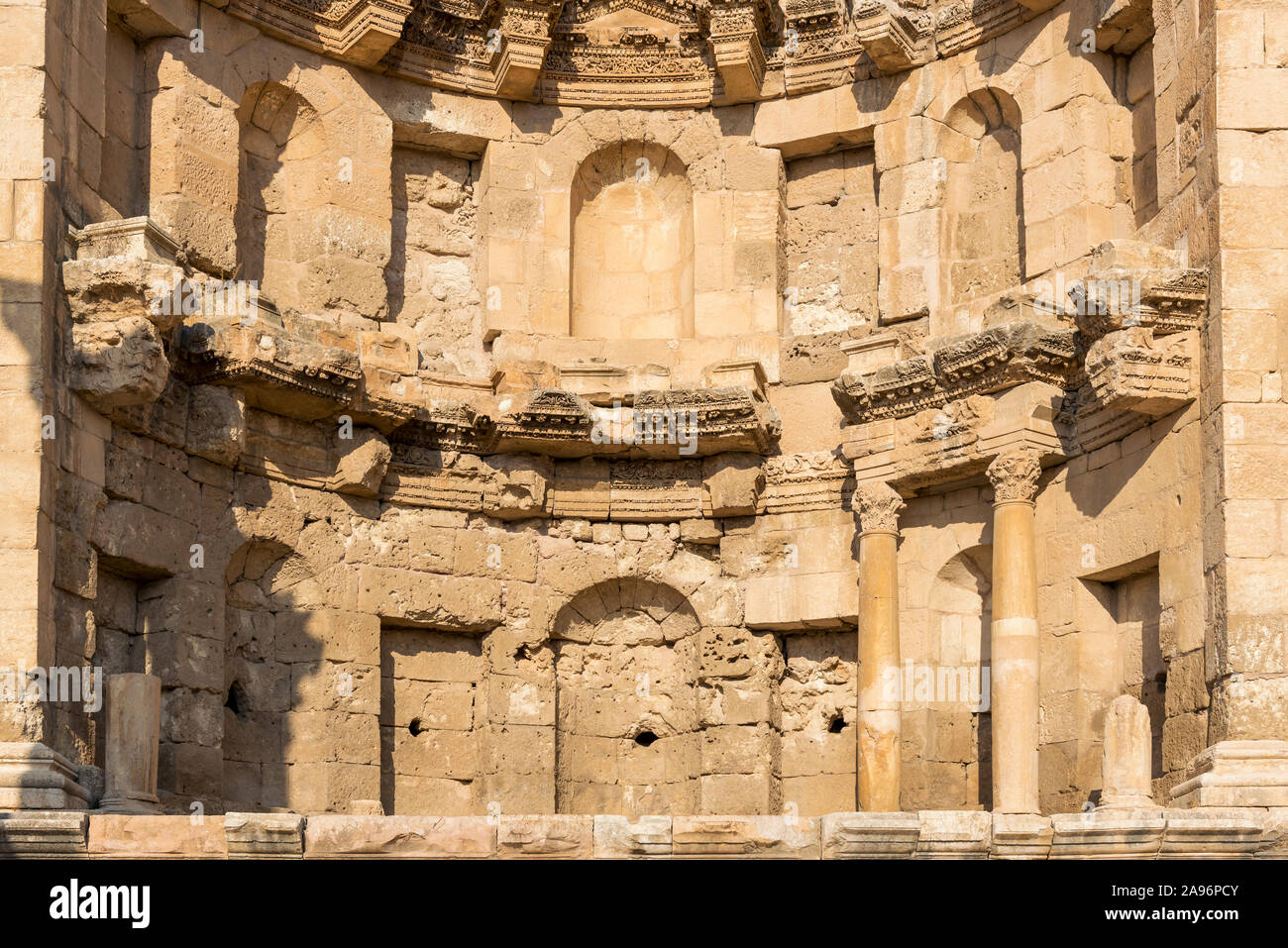 Nymphaeum fountain, Jerash, Jordan Stock Photo - Alamy