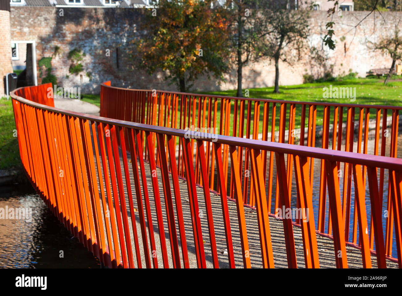 Red metal bridge hi-res stock photography and images - Alamy