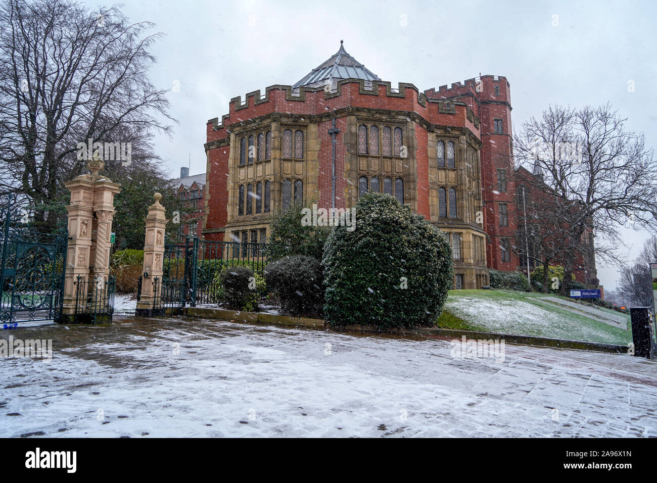 Red brick university building sheffield hi-res stock photography and ...