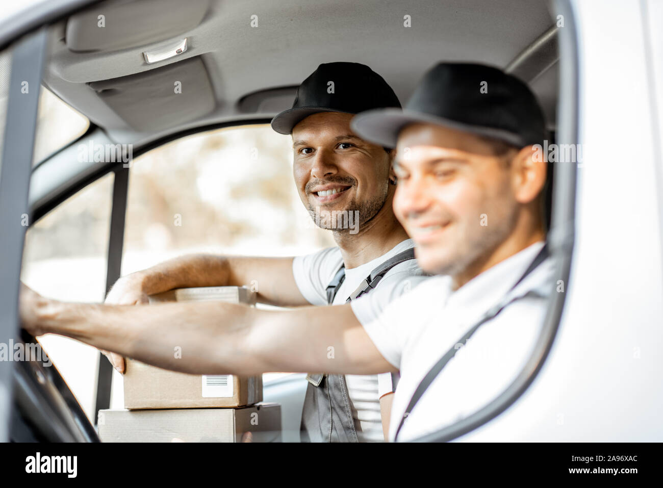 Deliver service workers hi-res stock photography and images - Alamy
