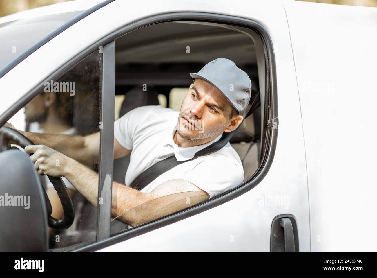 White cargo van hi-res stock photography and images - Alamy