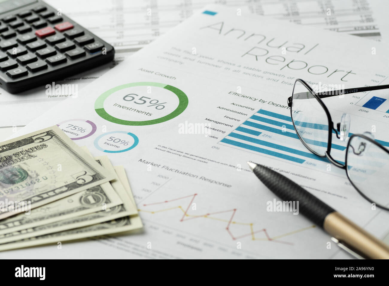 Figures chart hi-res stock photography and images - Alamy