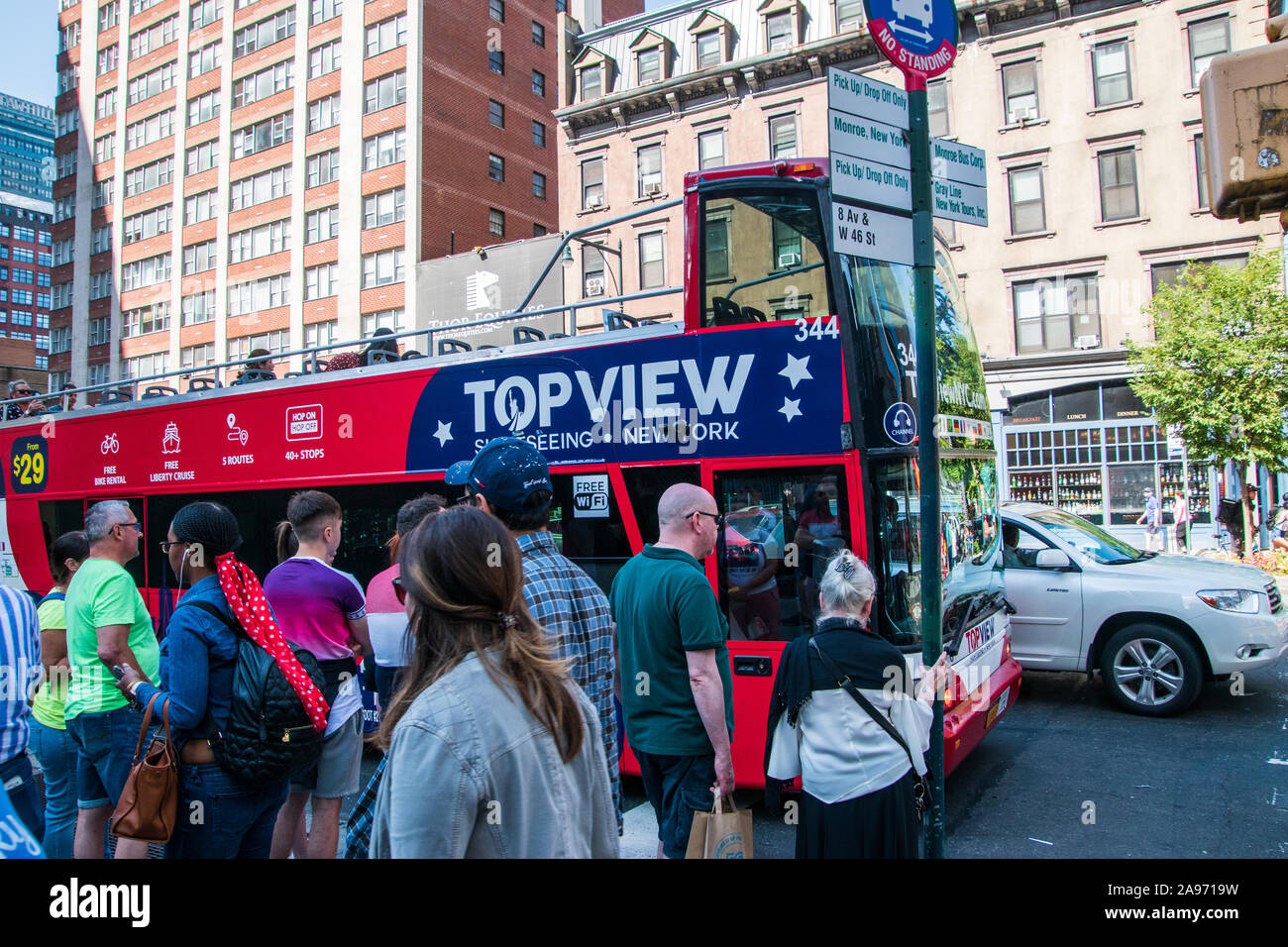 Tour bus in times square hi-res stock photography and images - Alamy