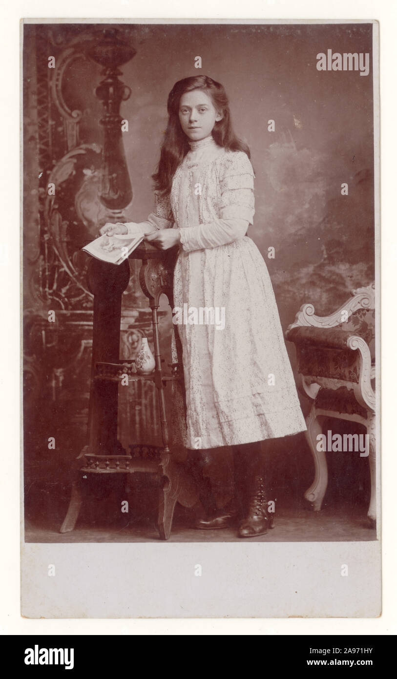 Fashionable woman style 1910s hi-res stock photography and images - Alamy
