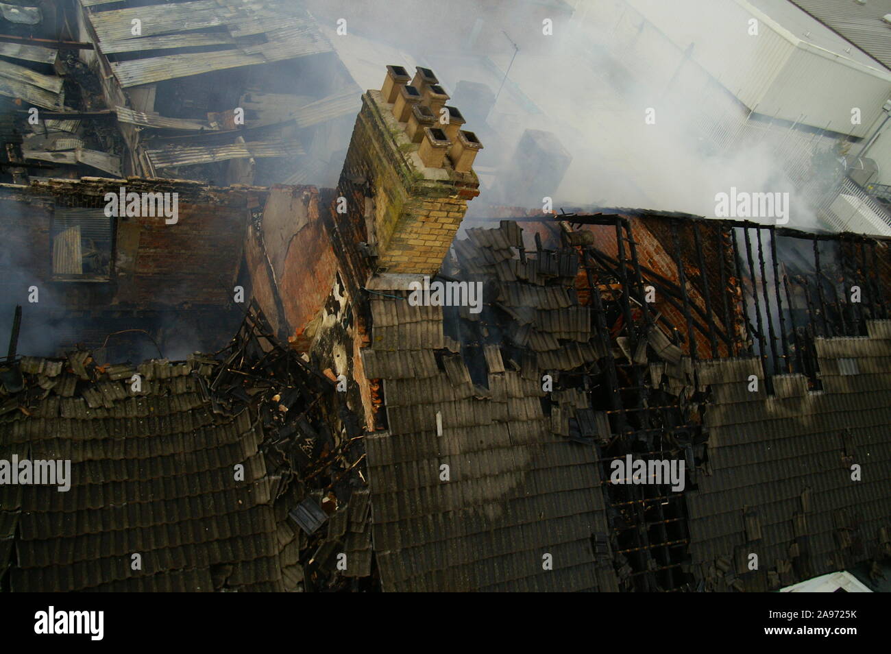 Fire escape to roof hi-res stock photography and images - Alamy