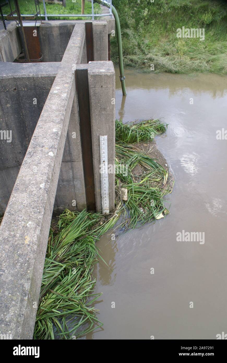 Sluice gates flood hi-res stock photography and images - Alamy