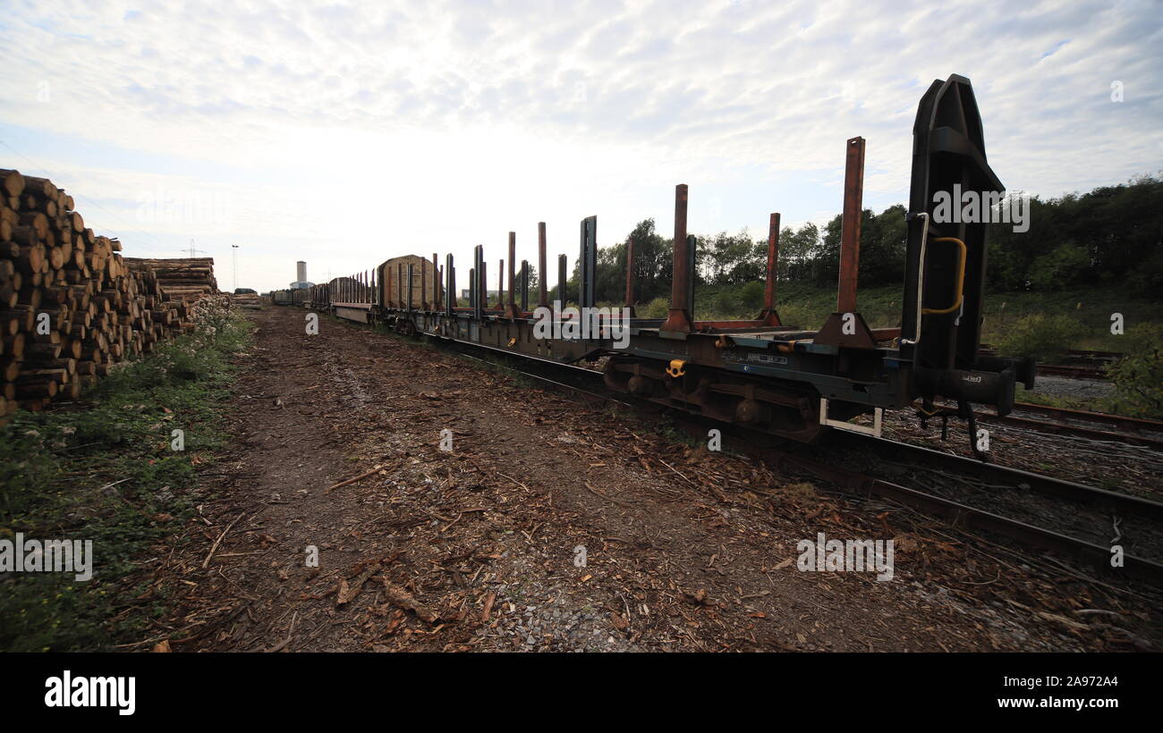 Siding tracks hi-res stock photography and images - Alamy
