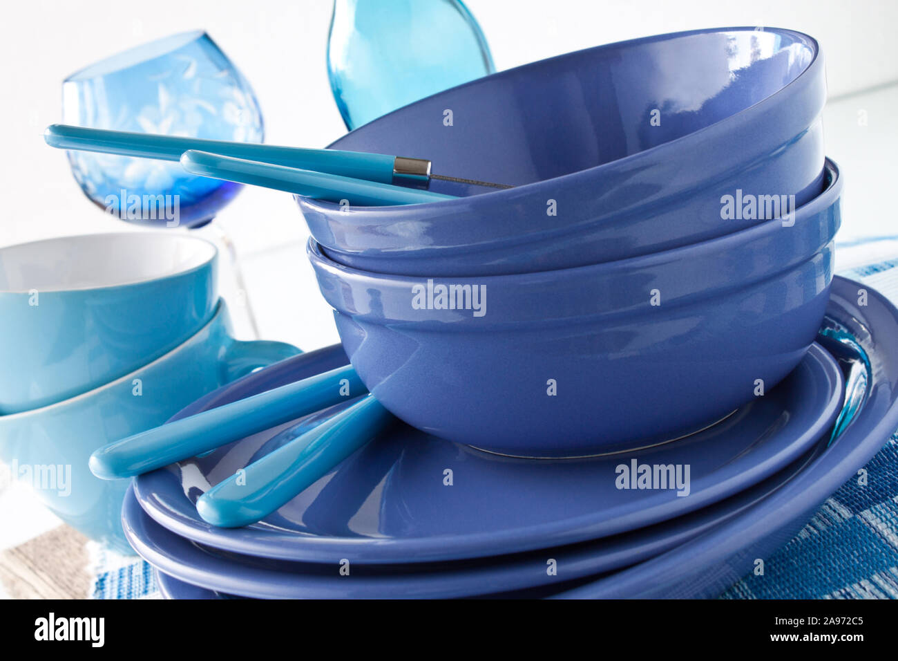 Collection blue white china plates hi-res stock photography and images ...