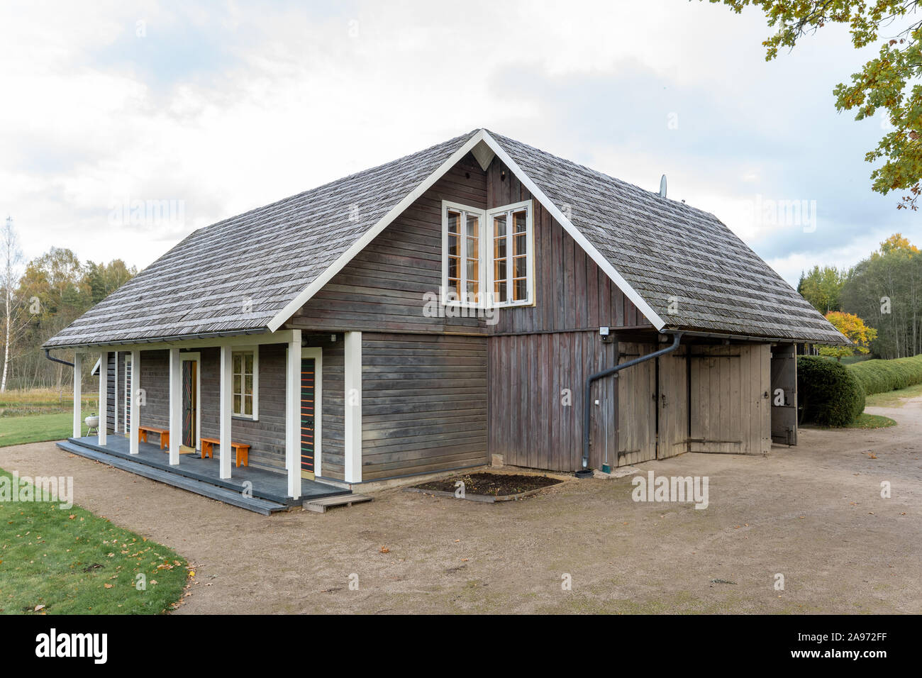 Wood wooden porch porches hi-res stock photography and images - Alamy