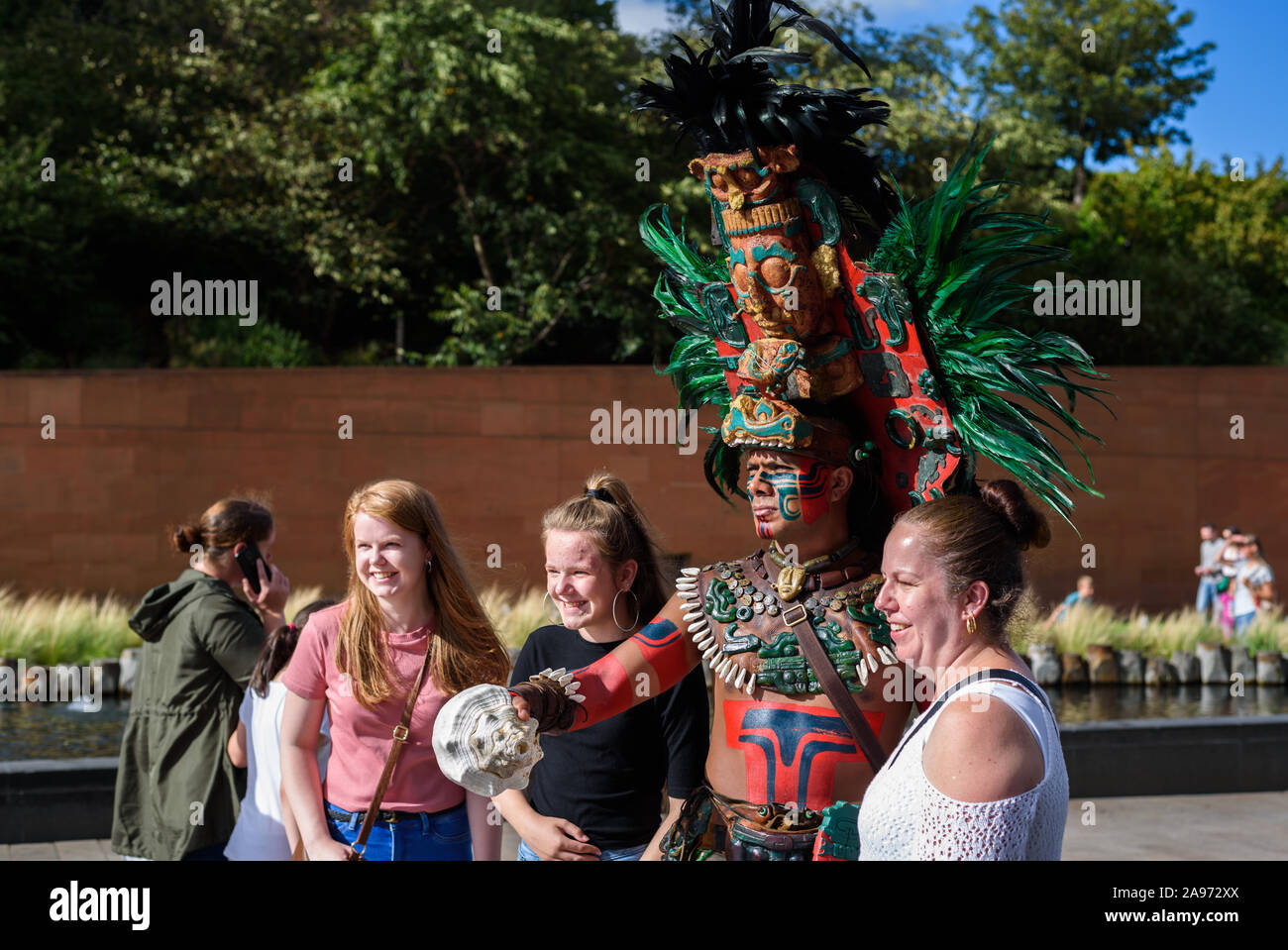 Aztec costume hi-res stock photography and images - Alamy