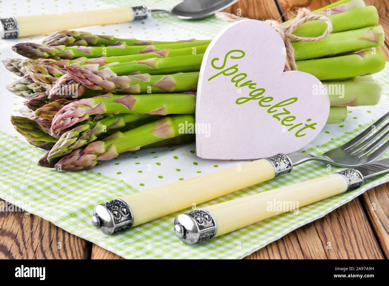 Setting fresh white asparagus hi-res stock photography and images - Alamy