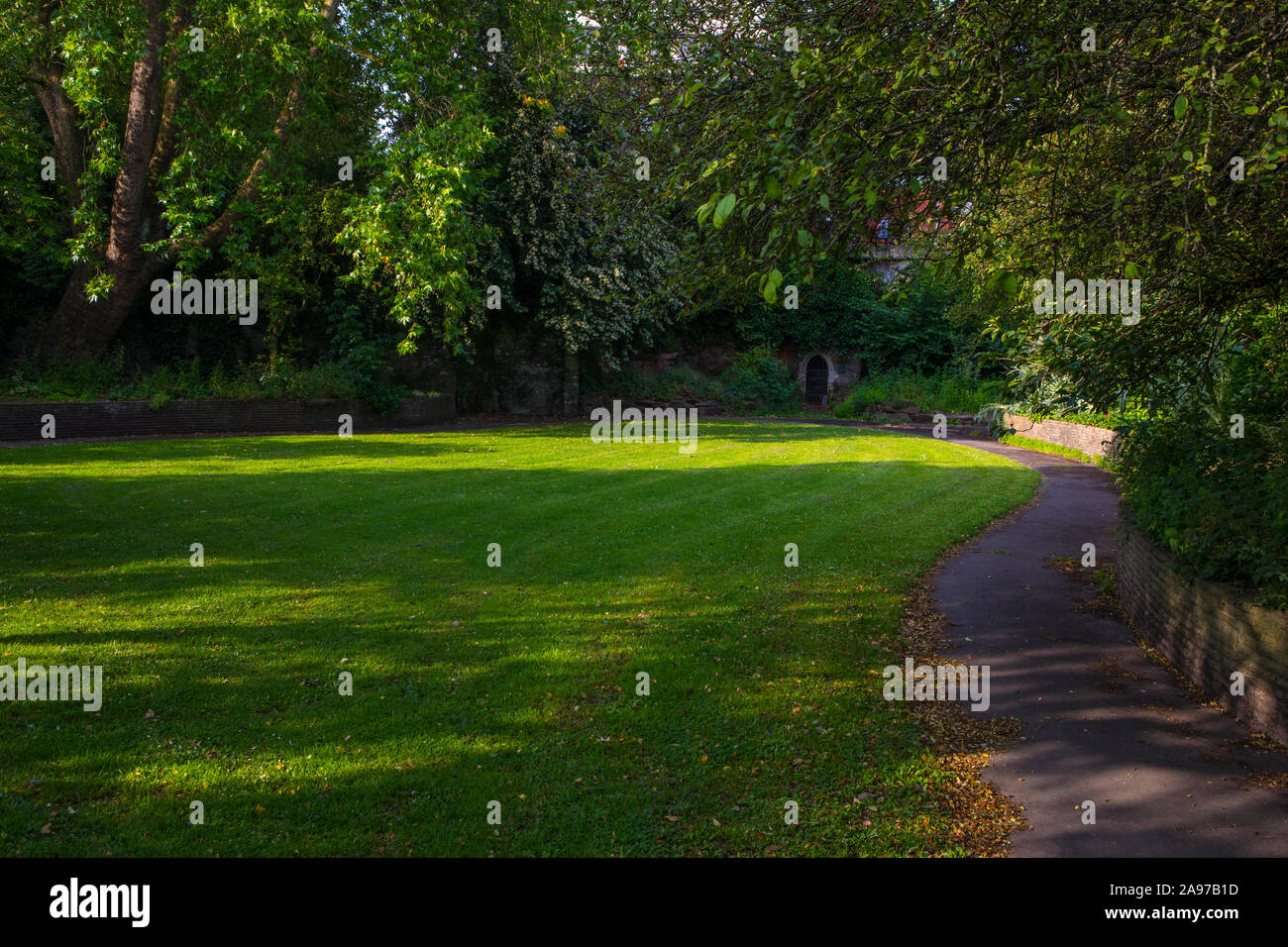 A view of the historic Quakers Burial Ground in the city of Bristol in ...